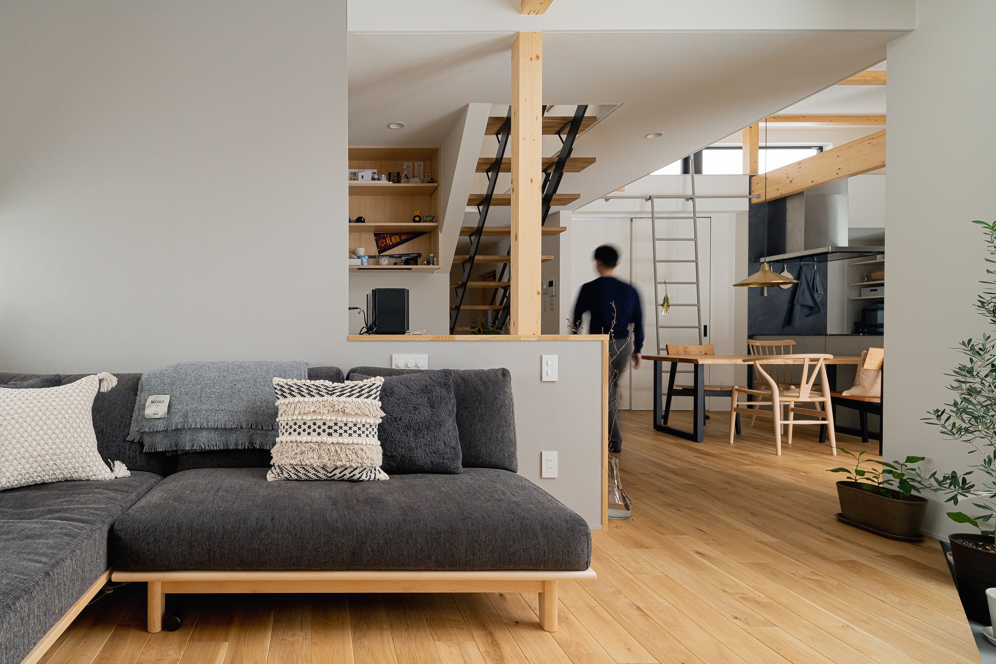 16-2 | THE EIGHT WORKS